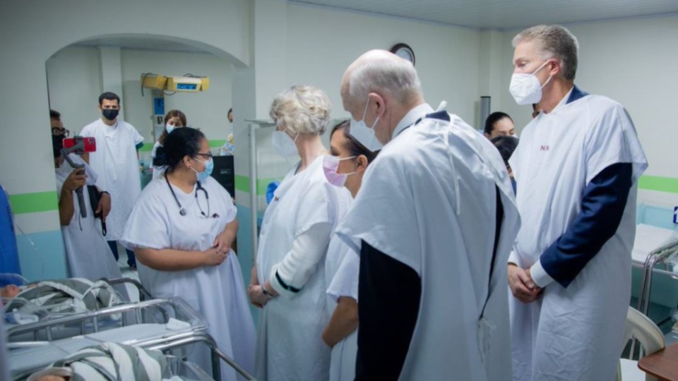 ¿El élder Renlund volvió a ser médico en Nicaragua?